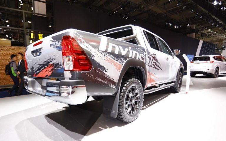 โตโยต้าเปิดตัว กระบะ Hilux Invincible 50 Special Edition รุ่นพิเศษฉลอง ...